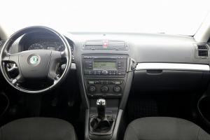 Black Skoda Octavia 2007 in Tallinn, with an engine capacity of 2.00 L and mileage of 288 thousand km for 1299 €, photo 6 on AUTOMOTO.COM.LV