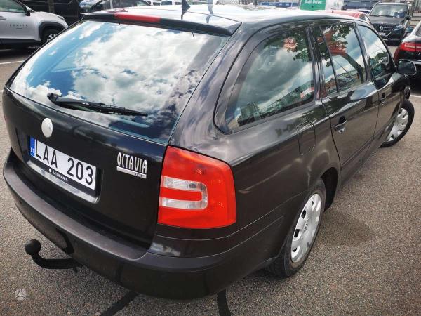 Skoda Octavia 2007 Viļņa vietnē Melns Skoda Octavia 2007 Viļņa, ar dzinēja tilpumu 1.97 L un nobraukumu 300 tūkst. km par 1555 €, foto 5 vietnē AUTOMOTO.COM.LV