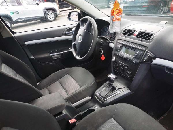 Skoda Octavia 2007 Viļņa vietnē Melns Skoda Octavia 2007 Viļņa, ar dzinēja tilpumu 1.97 L un nobraukumu 300 tūkst. km par 1555 €, foto 11 vietnē AUTOMOTO.COM.LV