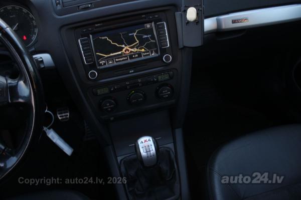 Black Skoda Octavia 2007 in Tartu, with an engine capacity of 2.00 L and mileage of 402 thousand km for 2499 €, photo 7 on AUTOMOTO.COM.LV