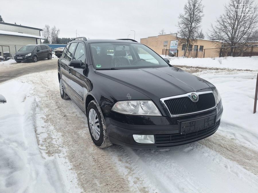 Black Skoda Octavia 2008 in Utena, with an engine capacity of 1.60 L and mileage of 227 thousand km for 2600 €, photo 2 on AUTOMOTO.COM.LV