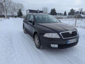 Black Skoda Octavia 2008 in Kaunas, with an engine capacity of 1.90 L and mileage of 400 thousand km for 1459 €, photo 2 on AUTOMOTO.COM.LV