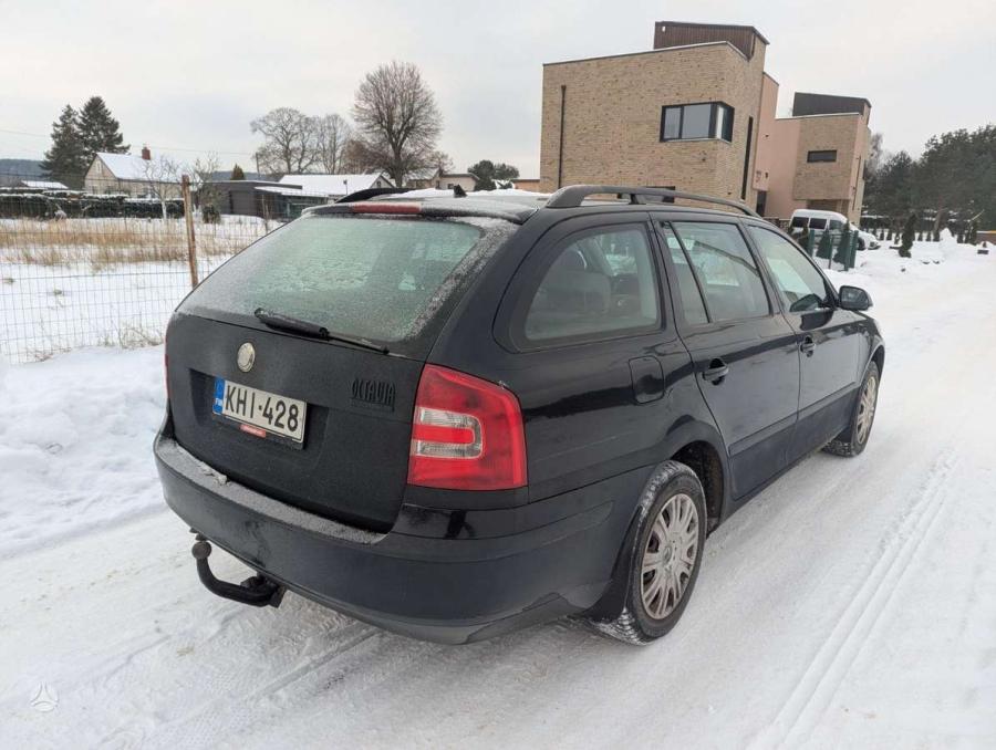 Black Skoda Octavia 2008 in Kaunas, with an engine capacity of 1.90 L and mileage of 400 thousand km for 1459 €, photo 4 on AUTOMOTO.COM.LV