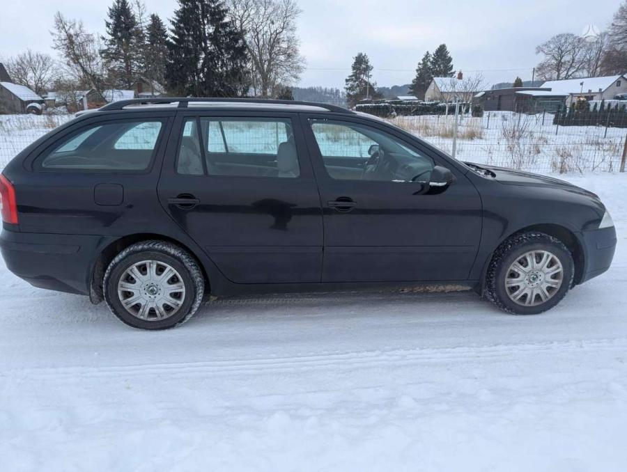 Black Skoda Octavia 2008 in Kaunas, with an engine capacity of 1.90 L and mileage of 400 thousand km for 1459 €, photo 5 on AUTOMOTO.COM.LV