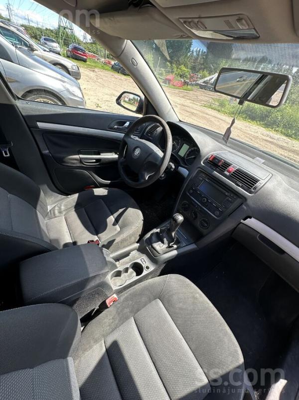 Black Skoda Octavia 2008 in Riga, with an engine capacity of 2.00 L and mileage of 394 thousand km for 700 €, photo 6 on AUTOMOTO.COM.LV