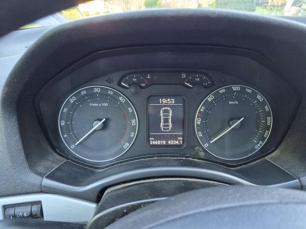 Black Skoda Octavia 2008 in Vilnius, with an engine capacity of 1.90 L and mileage of 346 thousand km for 1100 €, photo 7 on AUTOMOTO.COM.LV