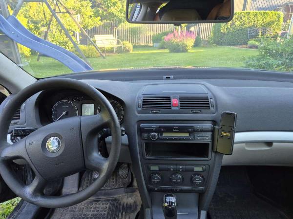 Black Skoda Octavia 2008 in Vilnius, with an engine capacity of 1.90 L and mileage of 346 thousand km for 1100 €, photo 8 on AUTOMOTO.COM.LV