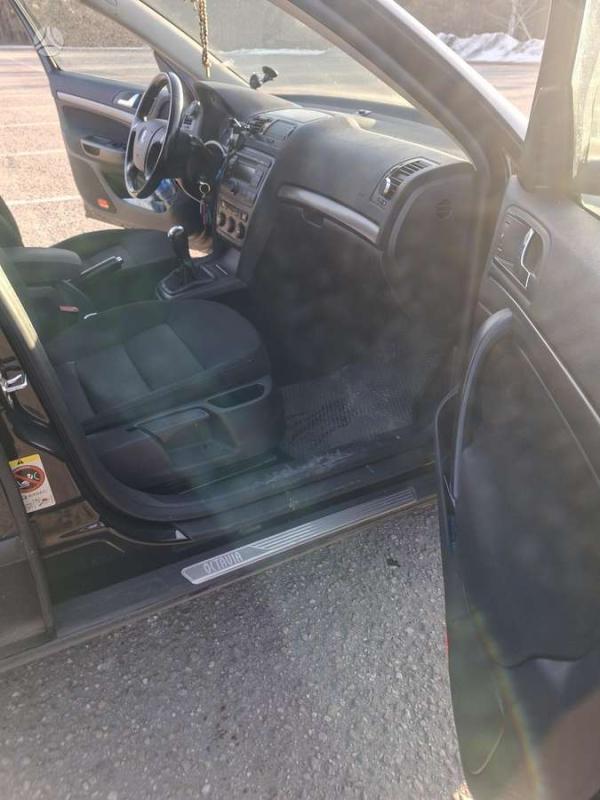 Black Skoda Octavia 2008 in Klaipeda, with an engine capacity of 1.97 L and mileage of 277 thousand km for 1800 €, photo 6 on AUTOMOTO.COM.LV