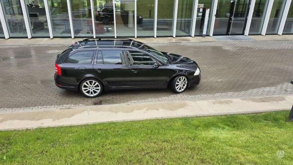 Black Skoda Octavia 2008 in Vilnius, with an engine capacity of 1.98 L and mileage of 289 thousand km for 2700 €, photo 2 on AUTOMOTO.COM.LV