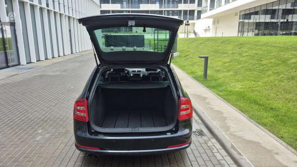 Black Skoda Octavia 2008 in Vilnius, with an engine capacity of 1.98 L and mileage of 289 thousand km for 2700 €, photo 7 on AUTOMOTO.COM.LV