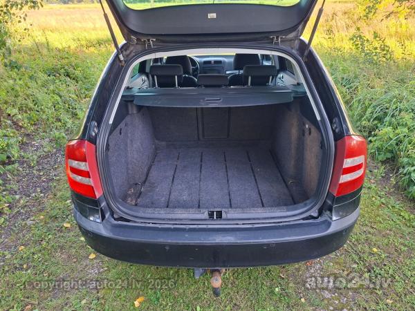 Black Skoda Octavia 2008 in Parnu, with an engine capacity of 1.80 L and mileage of 267 thousand km for 1400 €, photo 5 on AUTOMOTO.COM.LV