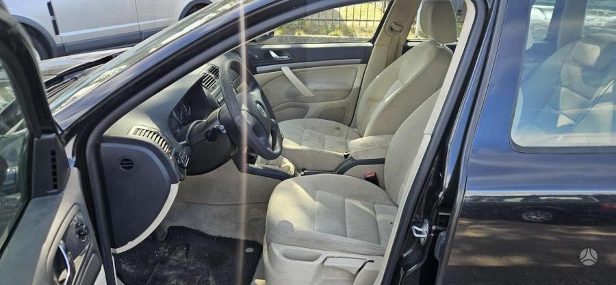 Melns Skoda Octavia 2008 Marijampole, ar dzinēja tilpumu 1.60 L un nobraukumu 330 tūkst. km par 2000 €, foto 9 vietnē AUTOMOTO.COM.LV