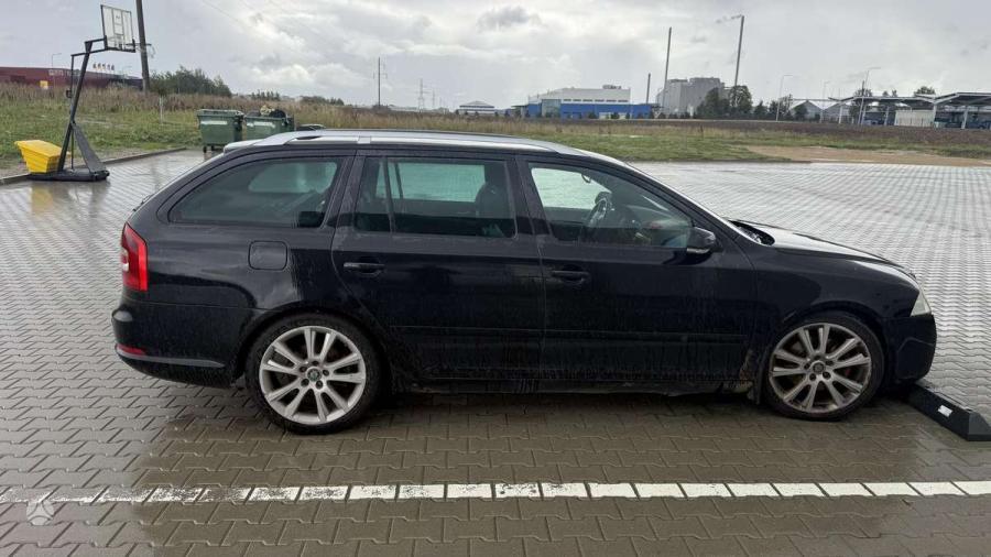 Black Skoda Octavia 2008 in Klaipeda, with an engine capacity of 1.97 L and mileage of 440 thousand km for 1000 €, photo 6 on AUTOMOTO.COM.LV