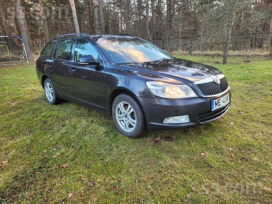 Black Skoda Octavia 2009 in Riga, with an engine capacity of 2.00 L and mileage of 310 thousand km for 1549 €, photo 2 on AUTOMOTO.COM.LV