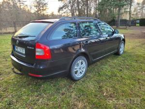 Black Skoda Octavia 2009 in Riga, with an engine capacity of 2.00 L and mileage of 310 thousand km for 1549 €, photo 4 on AUTOMOTO.COM.LV