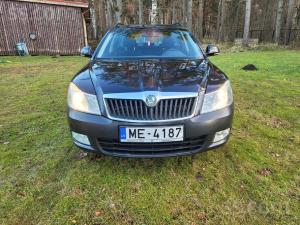 Black Skoda Octavia 2009 in Riga, with an engine capacity of 2.00 L and mileage of 310 thousand km for 1549 €, photo 5 on AUTOMOTO.COM.LV