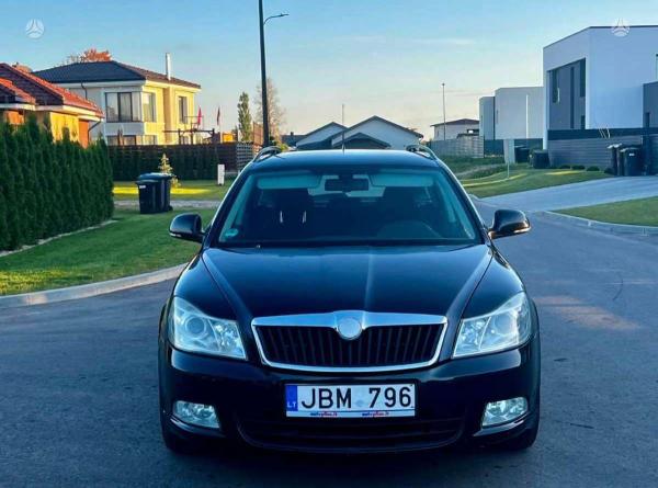 Melns Skoda Octavia 2009 Viļņa, ar dzinēja tilpumu 1.60 L un nobraukumu 340 tūkst. km par 2550 €, foto 2 vietnē AUTOMOTO.COM.LV