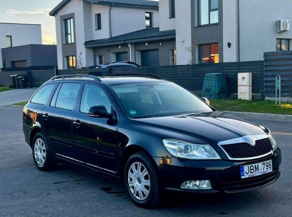 Melns Skoda Octavia 2009 Viļņa, ar dzinēja tilpumu 1.60 L un nobraukumu 340 tūkst. km par 2550 €, foto 3 vietnē AUTOMOTO.COM.LV