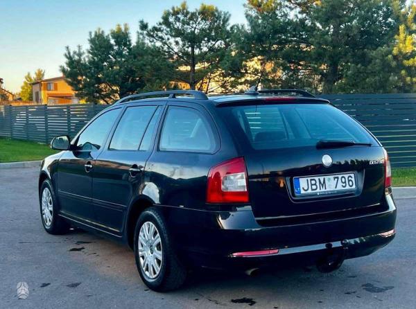 Melns Skoda Octavia 2009 Viļņa, ar dzinēja tilpumu 1.60 L un nobraukumu 340 tūkst. km par 2550 €, foto 7 vietnē AUTOMOTO.COM.LV