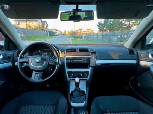 Melns Skoda Octavia 2009 Viļņa, ar dzinēja tilpumu 1.60 L un nobraukumu 340 tūkst. km par 2550 €, foto 9 vietnē AUTOMOTO.COM.LV