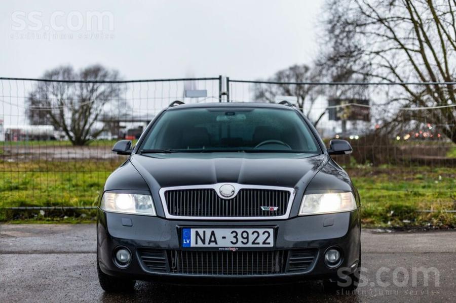 Black Skoda Octavia 2009 in Riga, with an engine capacity of 2.00 L and mileage of 284 thousand km for 3290 €, photo 3 on AUTOMOTO.COM.LV