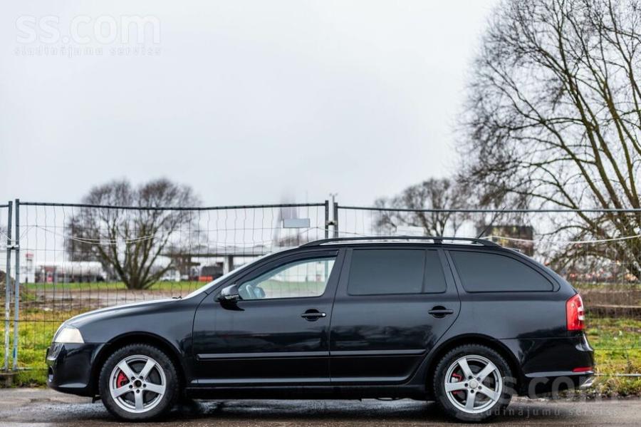 Black Skoda Octavia 2009 in Riga, with an engine capacity of 2.00 L and mileage of 284 thousand km for 3290 €, photo 4 on AUTOMOTO.COM.LV