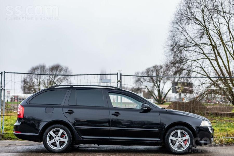 Black Skoda Octavia 2009 in Riga, with an engine capacity of 2.00 L and mileage of 284 thousand km for 3290 €, photo 5 on AUTOMOTO.COM.LV