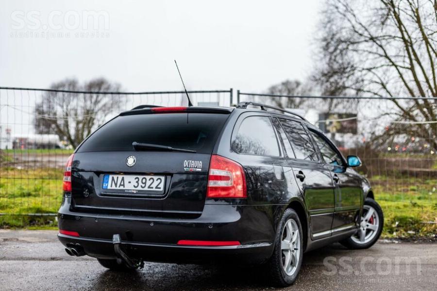 Black Skoda Octavia 2009 in Riga, with an engine capacity of 2.00 L and mileage of 284 thousand km for 3290 €, photo 6 on AUTOMOTO.COM.LV