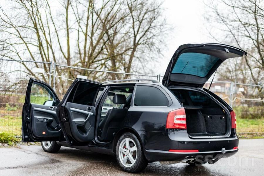 Black Skoda Octavia 2009 in Riga, with an engine capacity of 2.00 L and mileage of 284 thousand km for 3290 €, photo 9 on AUTOMOTO.COM.LV