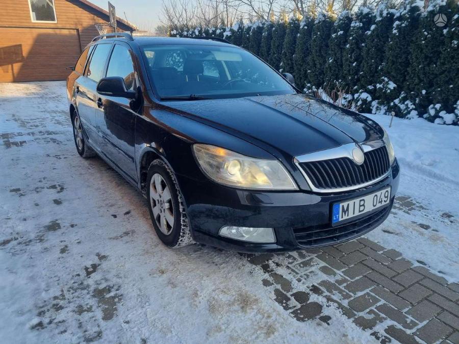 Melns Skoda Octavia 2009 Kauņa, ar dzinēja tilpumu 1.39 L un nobraukumu 330 tūkst. km par 2800 €, foto 3 vietnē AUTOMOTO.COM.LV