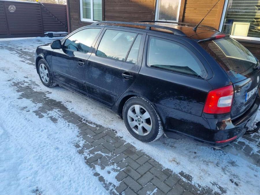 Melns Skoda Octavia 2009 Kauņa, ar dzinēja tilpumu 1.39 L un nobraukumu 330 tūkst. km par 2800 €, foto 8 vietnē AUTOMOTO.COM.LV