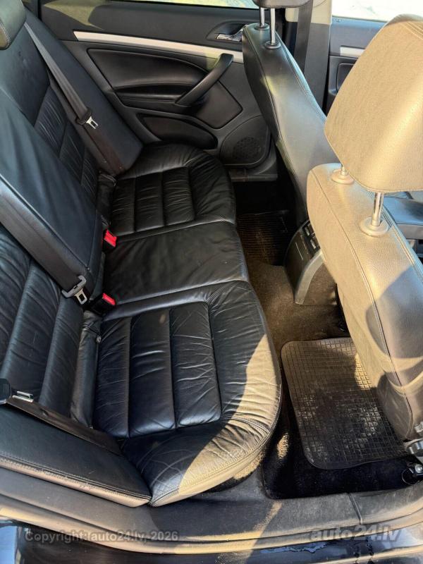 Black Skoda Octavia 2009 in Rakvere, with an engine capacity of 2.00 L and mileage of 247 thousand km for 4000 €, photo 11 on AUTOMOTO.COM.LV