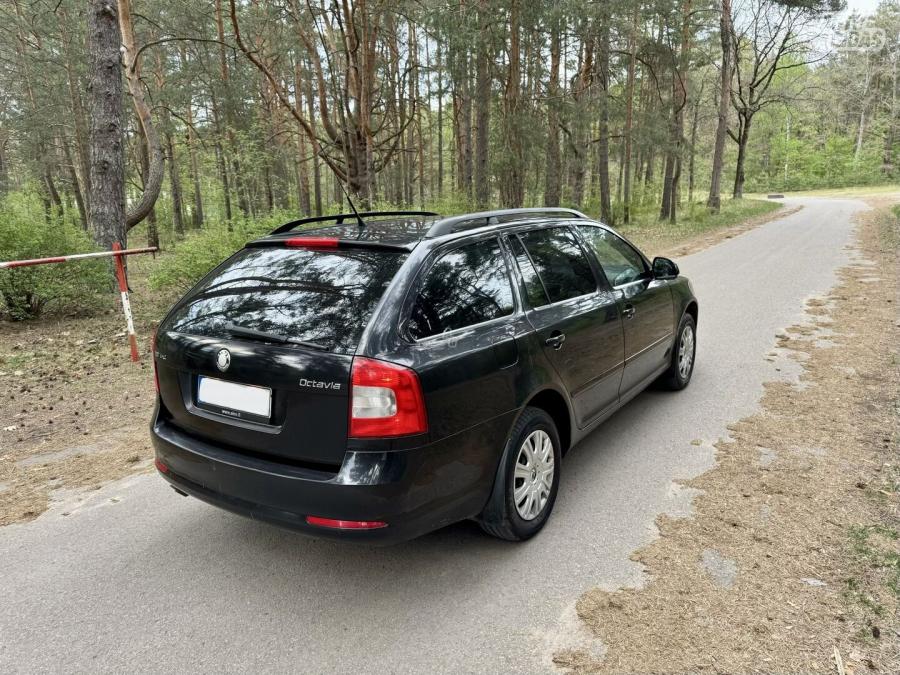 Black Skoda Octavia 2009 in Kaunas, with an engine capacity of 2.00 L and mileage of 230 thousand km for 3650 €, photo 4 on AUTOMOTO.COM.LV
