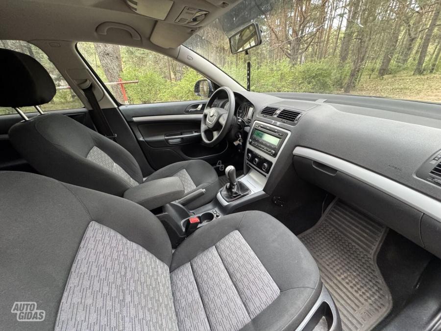 Black Skoda Octavia 2009 in Kaunas, with an engine capacity of 2.00 L and mileage of 230 thousand km for 3650 €, photo 12 on AUTOMOTO.COM.LV