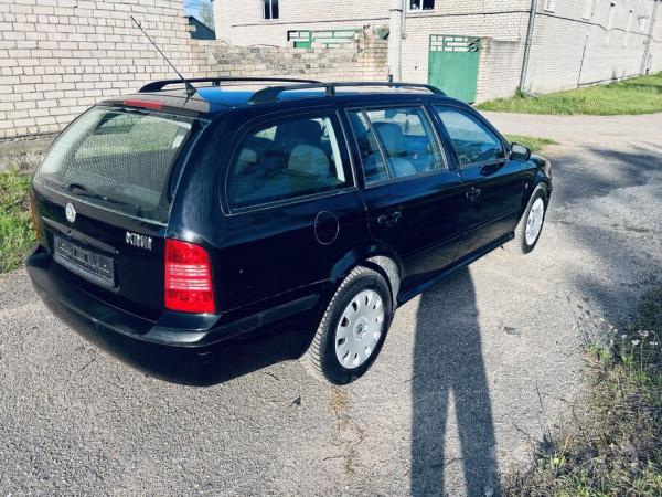 Black Skoda Octavia 2009 in Daugavpils, with an engine capacity of 1.90 L and mileage of 242 thousand km for 1649 €, photo 4 on AUTOMOTO.COM.LV