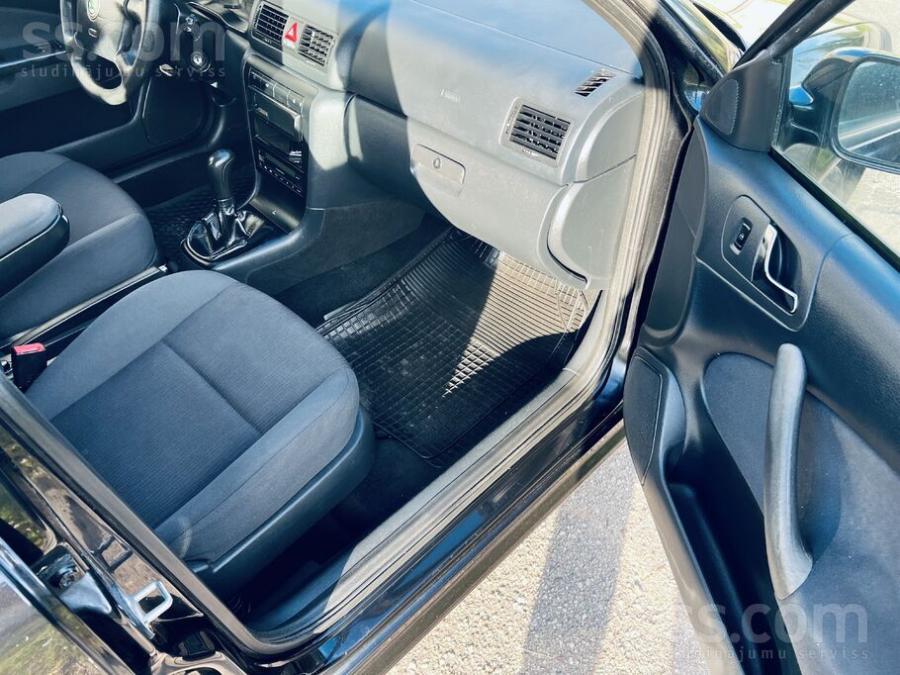 Black Skoda Octavia 2009 in Daugavpils, with an engine capacity of 1.90 L and mileage of 242 thousand km for 1649 €, photo 16 on AUTOMOTO.COM.LV