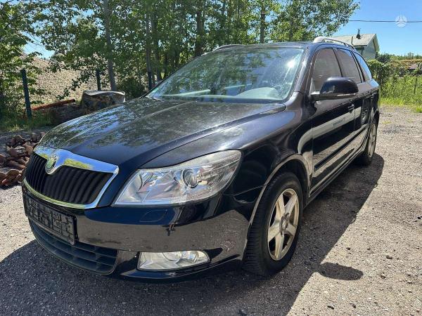 Black Skoda Octavia 2009 in Kelme, with an engine capacity of 1.80 L and mileage of 208 thousand km for 2300 €, photo 1 on AUTOMOTO.COM.LV