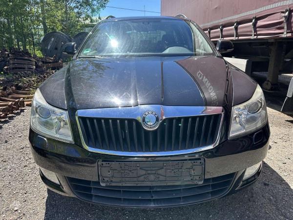 Black Skoda Octavia 2009 in Kelme, with an engine capacity of 1.80 L and mileage of 208 thousand km for 2300 €, photo 2 on AUTOMOTO.COM.LV