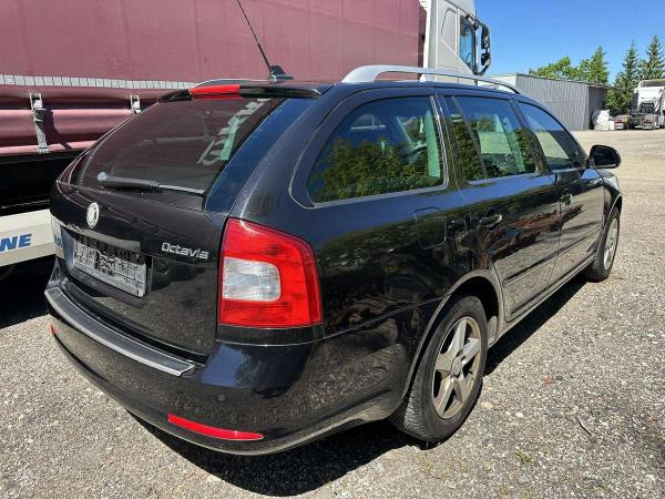Black Skoda Octavia 2009 in Kelme, with an engine capacity of 1.80 L and mileage of 208 thousand km for 2300 €, photo 4 on AUTOMOTO.COM.LV