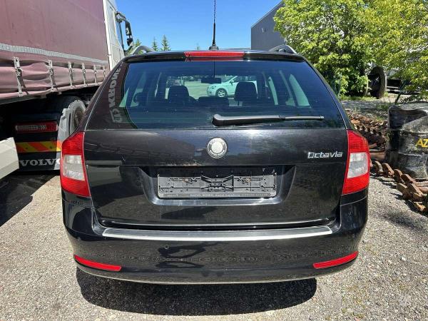 Black Skoda Octavia 2009 in Kelme, with an engine capacity of 1.80 L and mileage of 208 thousand km for 2300 €, photo 5 on AUTOMOTO.COM.LV