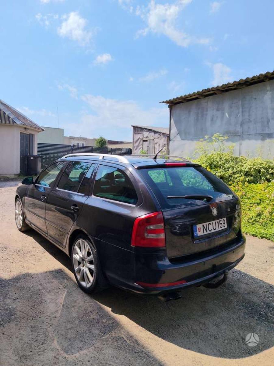 Black Skoda Octavia 2009 in Moletai, with an engine capacity of 1.97 L and mileage of 395 thousand km for 2300 €, photo 4 on AUTOMOTO.COM.LV