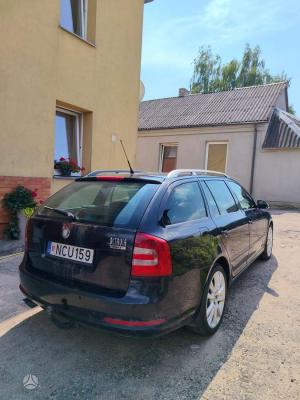 Black Skoda Octavia 2009 in Moletai, with an engine capacity of 1.97 L and mileage of 395 thousand km for 2300 €, photo 5 on AUTOMOTO.COM.LV