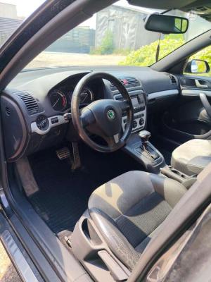 Black Skoda Octavia 2009 in Moletai, with an engine capacity of 1.97 L and mileage of 395 thousand km for 2300 €, photo 6 on AUTOMOTO.COM.LV