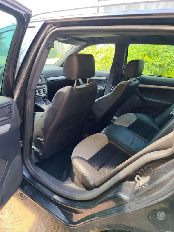 Black Skoda Octavia 2009 in Moletai, with an engine capacity of 1.97 L and mileage of 395 thousand km for 2300 €, photo 9 on AUTOMOTO.COM.LV