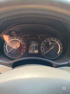 Black Skoda Octavia 2009 in Moletai, with an engine capacity of 1.97 L and mileage of 395 thousand km for 2300 €, photo 13 on AUTOMOTO.COM.LV