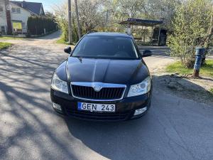 Black Skoda Octavia 2009 in Vilnius, with an engine capacity of 1.60 L and mileage of 268 thousand km for 1899 €, photo  on AUTOMOTO.COM.LV