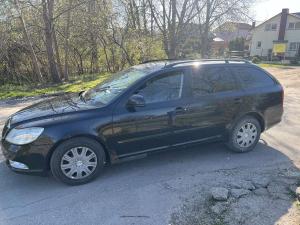 Black Skoda Octavia 2009 in Vilnius, with an engine capacity of 1.60 L and mileage of 268 thousand km for 1899 €, photo 5 on AUTOMOTO.COM.LV