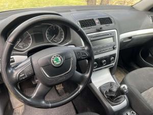 Black Skoda Octavia 2009 in Vilnius, with an engine capacity of 1.60 L and mileage of 268 thousand km for 1899 €, photo 11 on AUTOMOTO.COM.LV