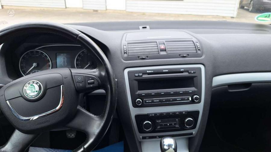 Melns Skoda Octavia 2009 Viļņa, ar dzinēja tilpumu 1.97 L un nobraukumu 285 tūkst. km par 3500 €, foto 19 vietnē AUTOMOTO.COM.LV