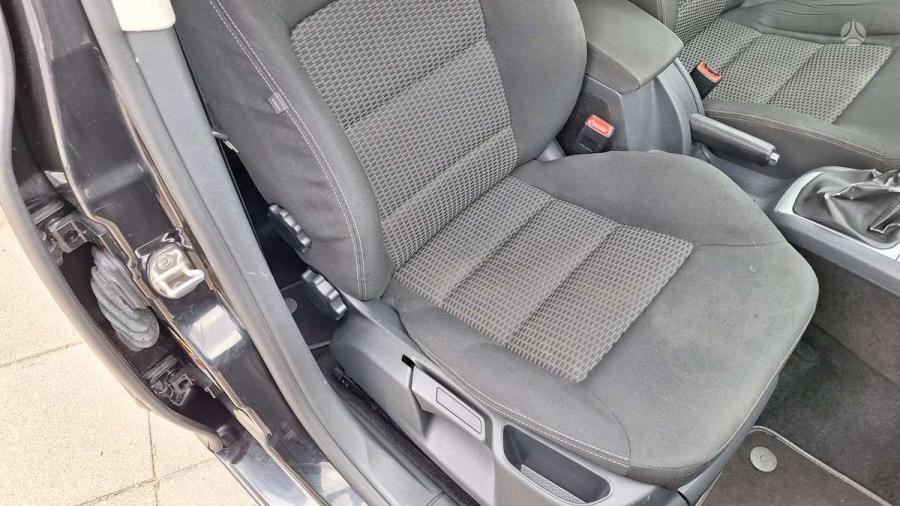 Melns Skoda Octavia 2009 Viļņa, ar dzinēja tilpumu 1.97 L un nobraukumu 285 tūkst. km par 3500 €, foto 22 vietnē AUTOMOTO.COM.LV